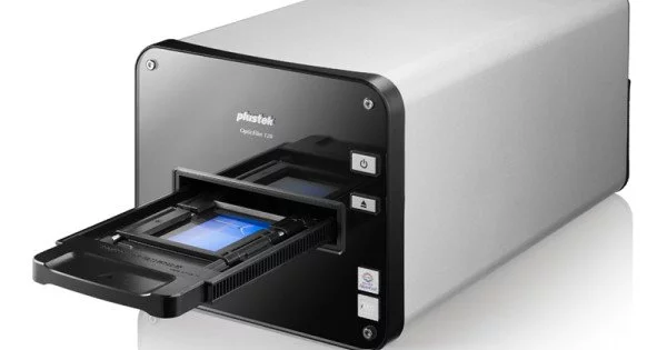 Plustek OpticFilm 120 Numériseur d'archivage/à défilement Noir, Gris 0229 pas cher